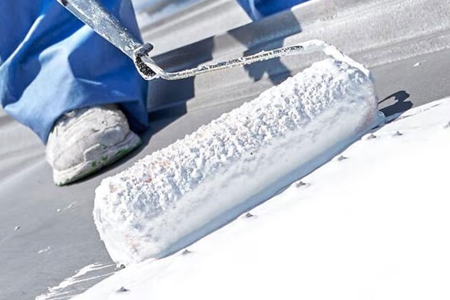 How to Choose the Best Roof Waterproofing Paint? - YURU