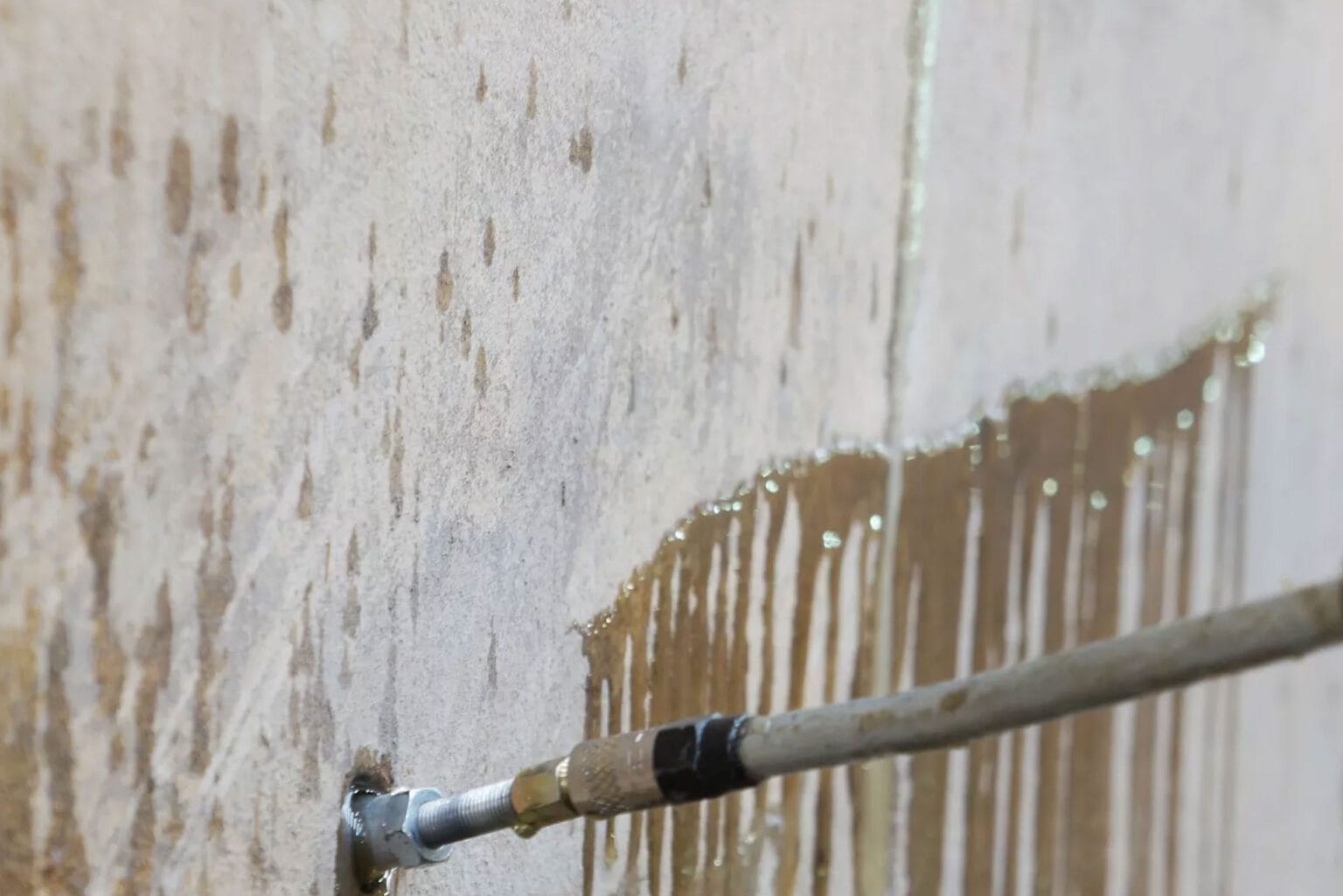 Which Crack Repair Material is Better? PU Injection vs Epoxy